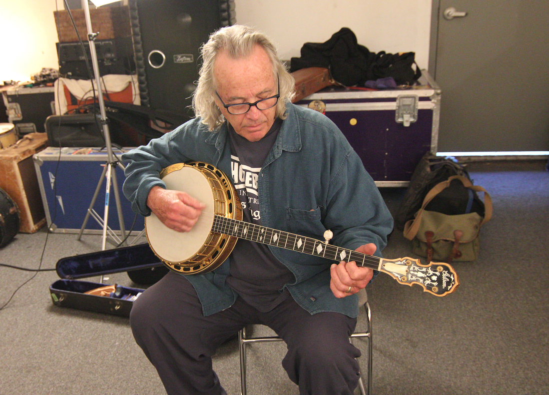 Behind-the-Scenes: Ry Cooder Photo Outtakes - Fretboard Journal