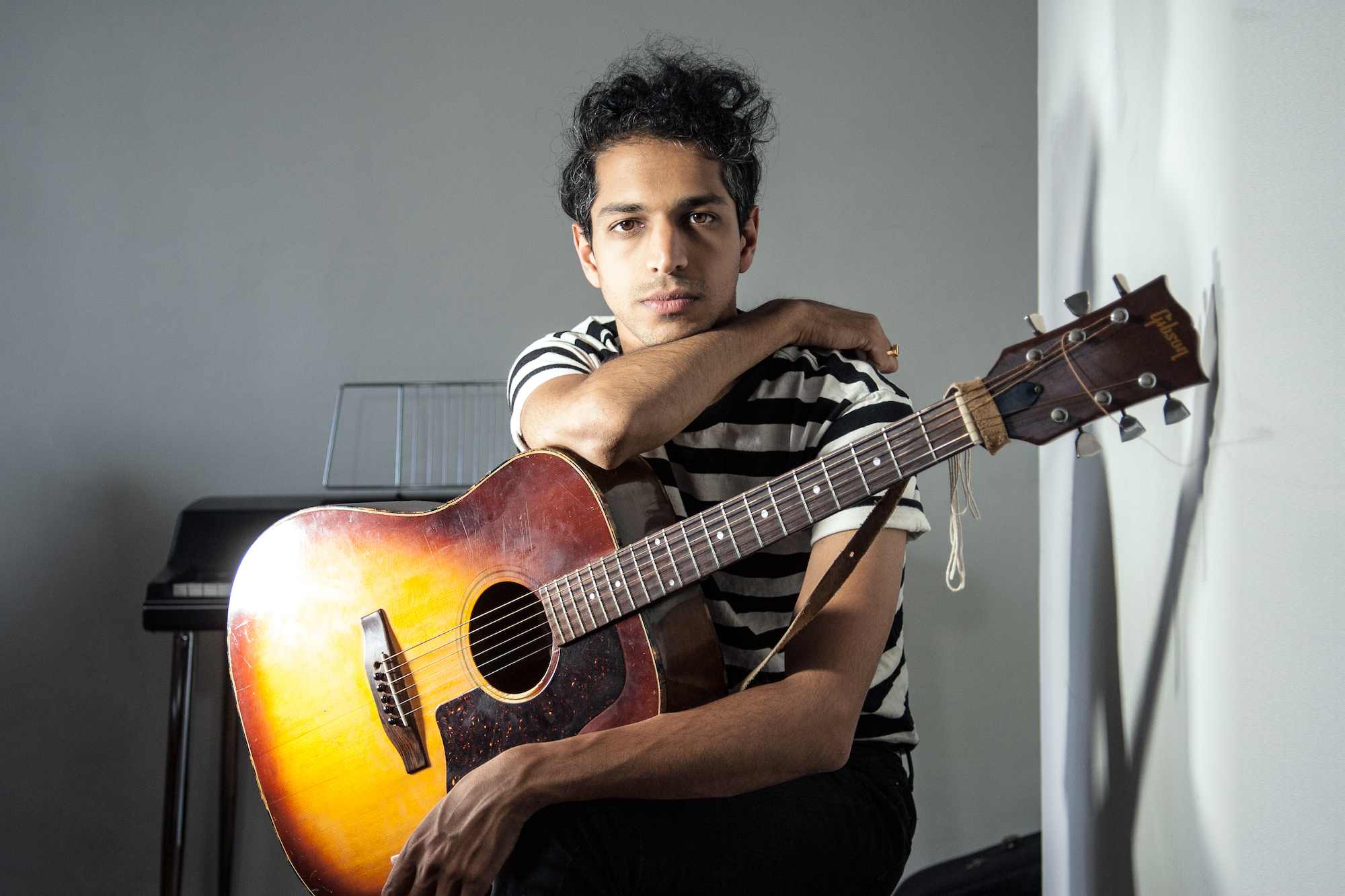 Podcast 152: Singer-Songwriter Vikesh Kapoor - Fretboard Journal
