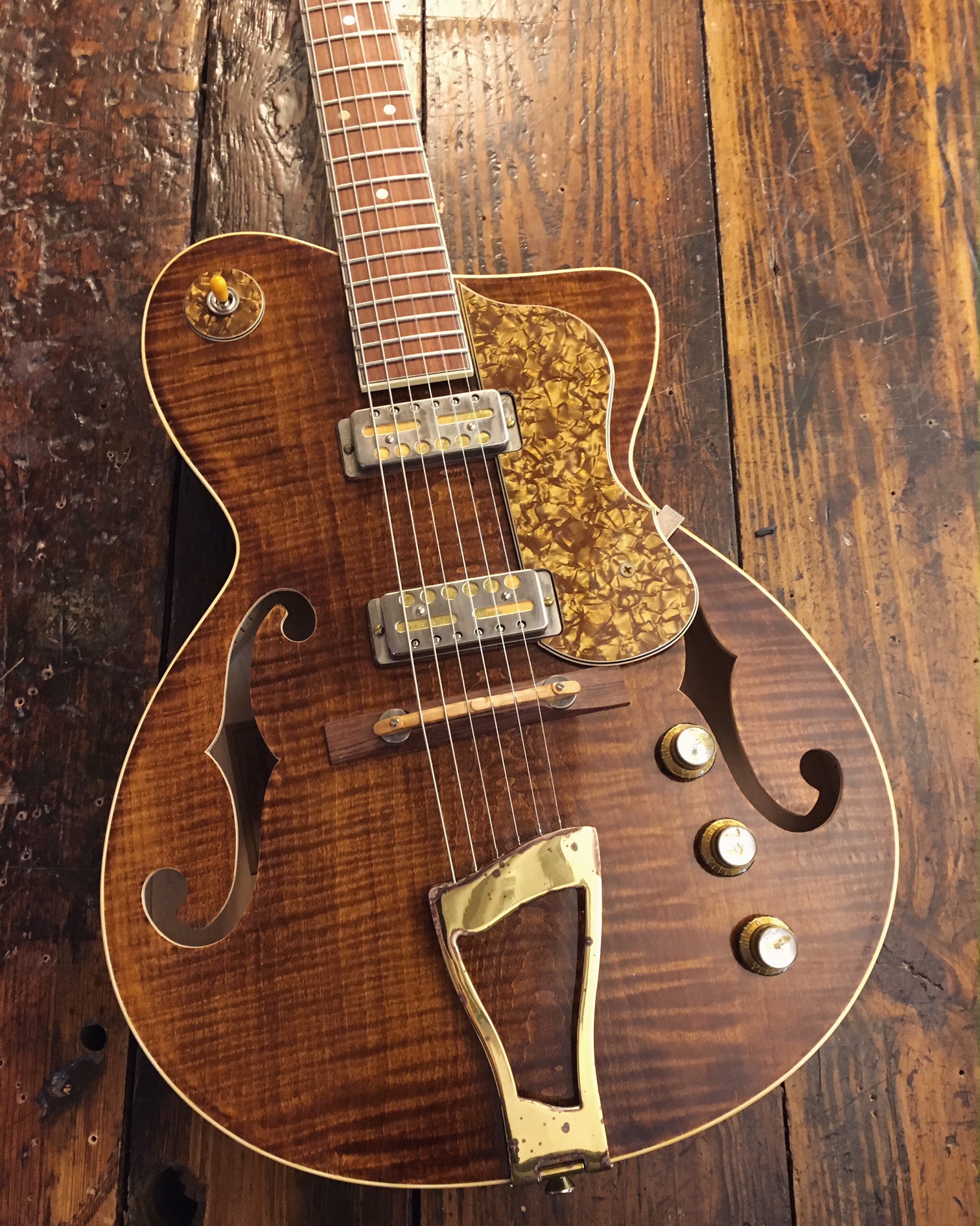 Luthier on Luthier: Retrograde Guitars - Fretboard Journal