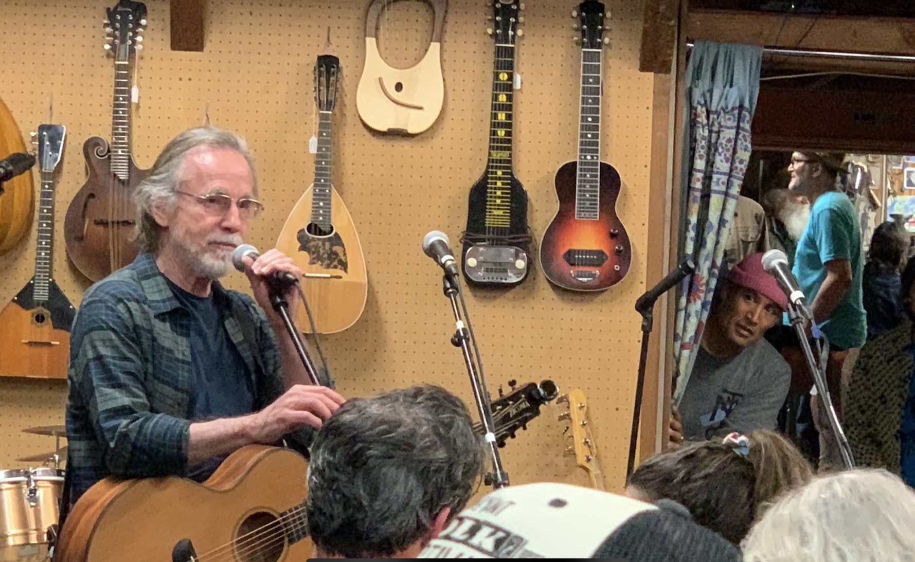 “Farewell, Mr. Dave”: A hometown bids goodbye to David Lindley ...